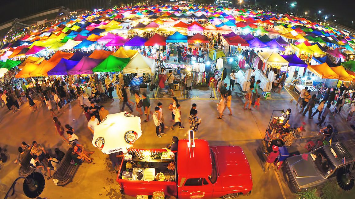 Rod Fai Night Market Tour | See Sights With TakeMeTour - TakeMeTour