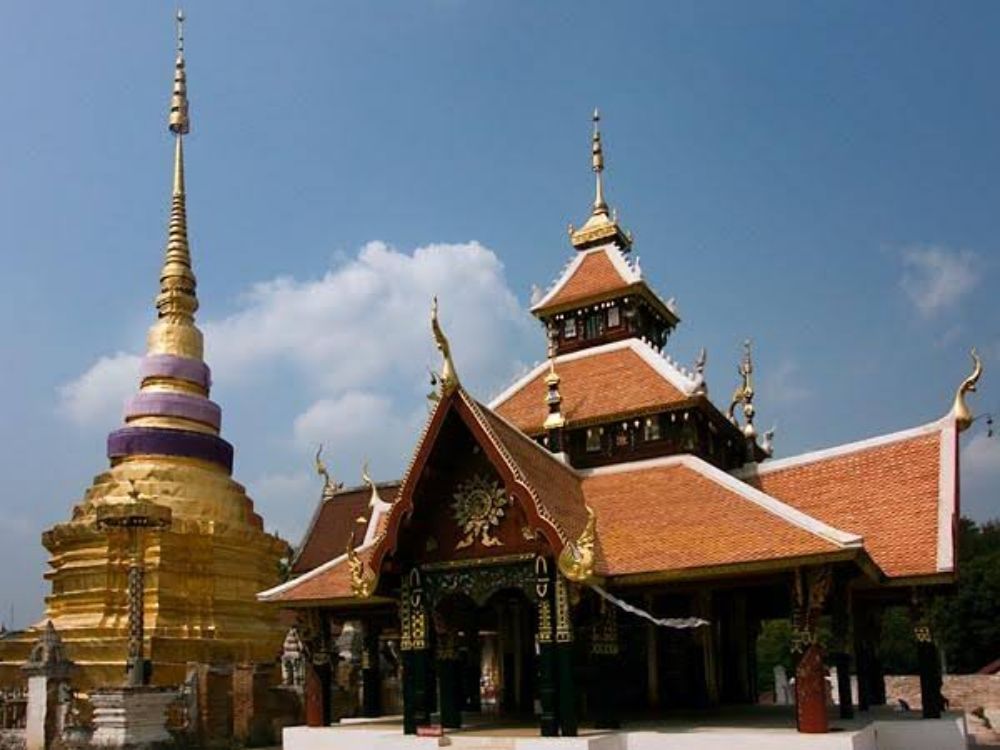 Lampang Temple Tour from Chiang Mai with Northern Thai Food - TakeMeTour