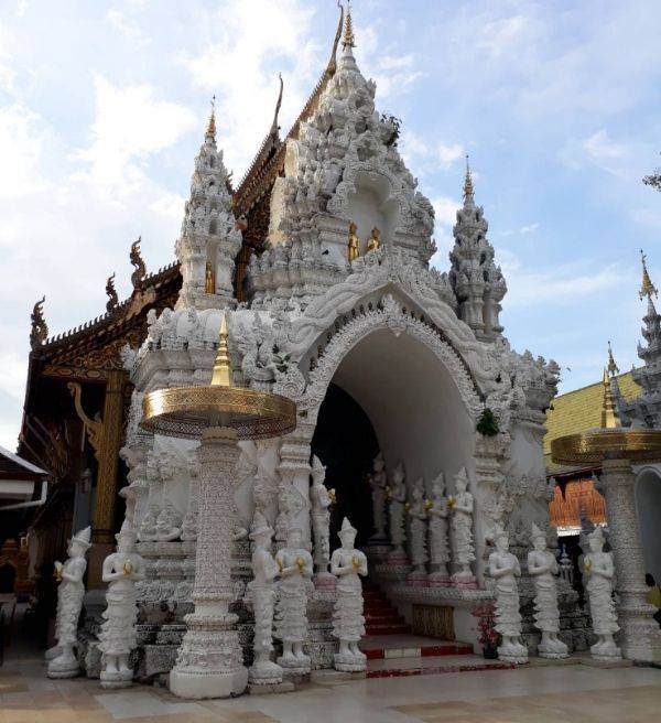 Lamphun Temple Tour from Chiang Mai with Khao Soi & Cats - TakeMeTour