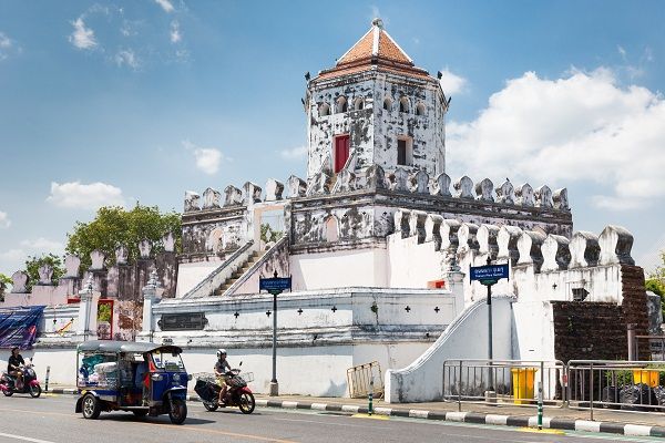 Phra Athit Road | TakeMeTour