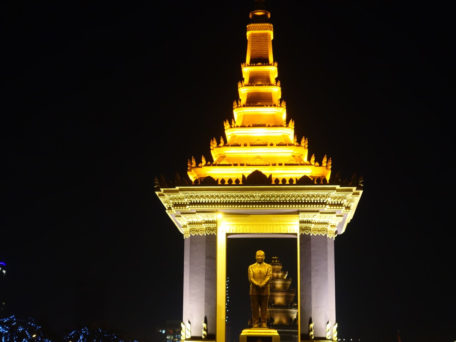 independence monument, independence monument phnom penh, phnom penh ...