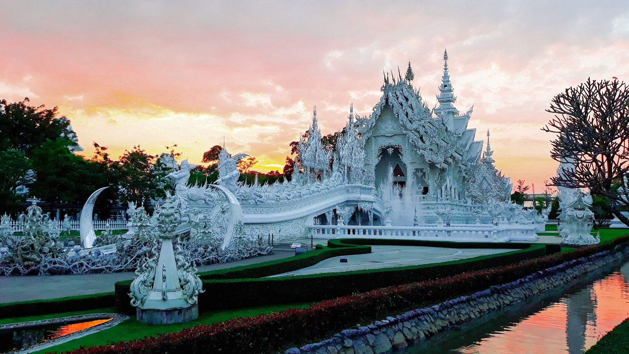 Wat Rong Khun | TakeMeTour