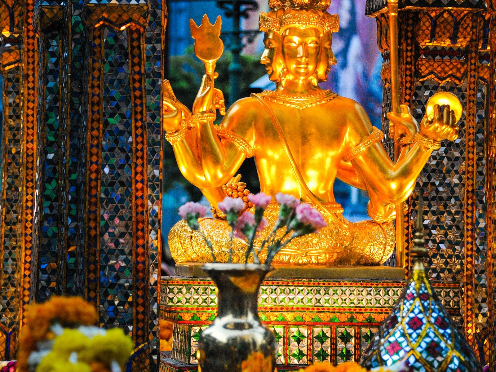 Erawan Shrine (Thao Mahaprom Shrine) | TakeMeTour