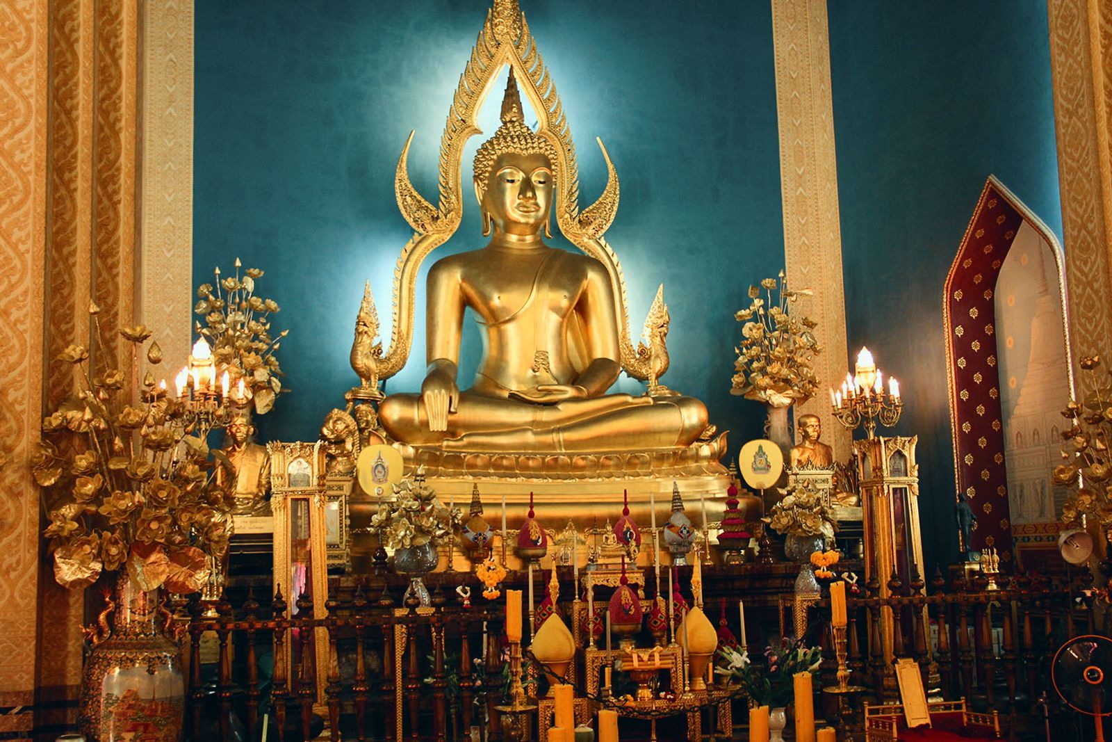 Wat Benchamabophit (The Marble Temple) | TakeMeTour