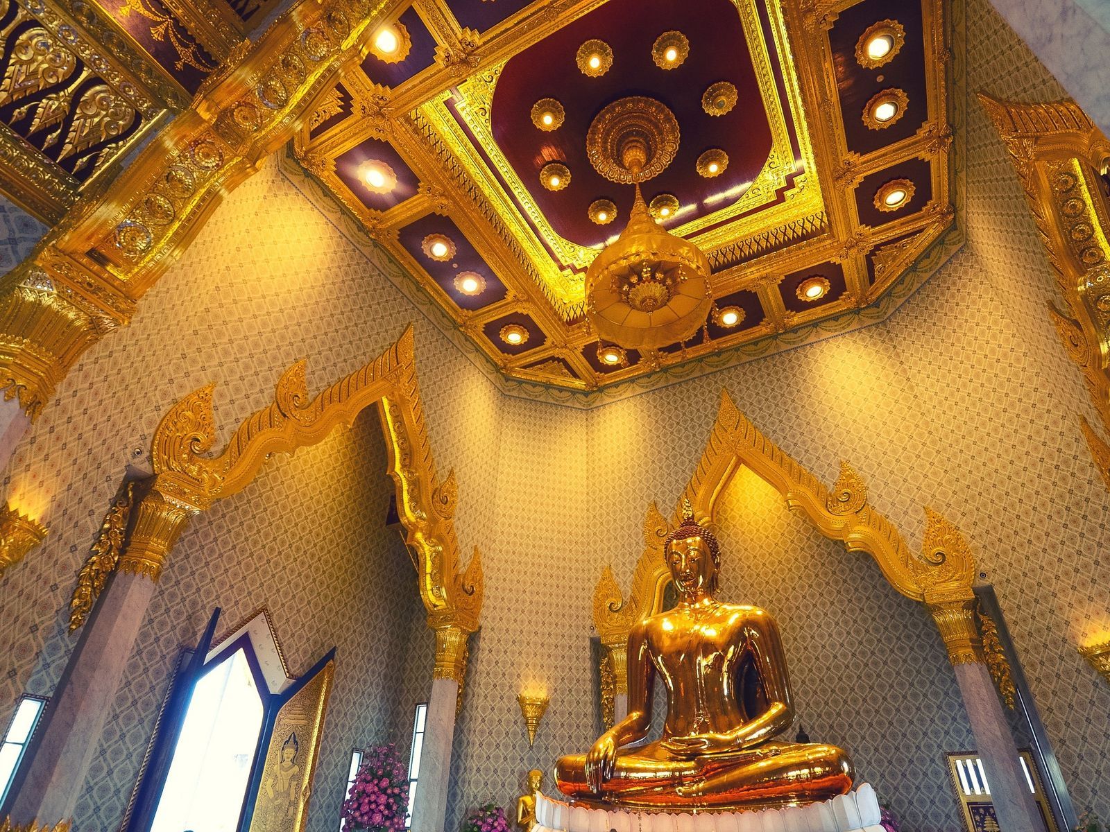 Wat Traimit | TakeMeTour
