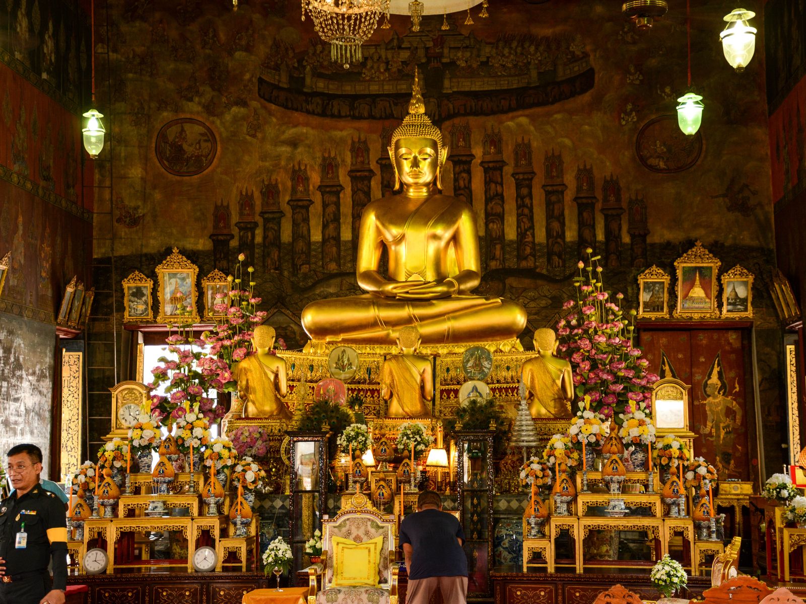 Wat Rakang Kositaram | TakeMeTour