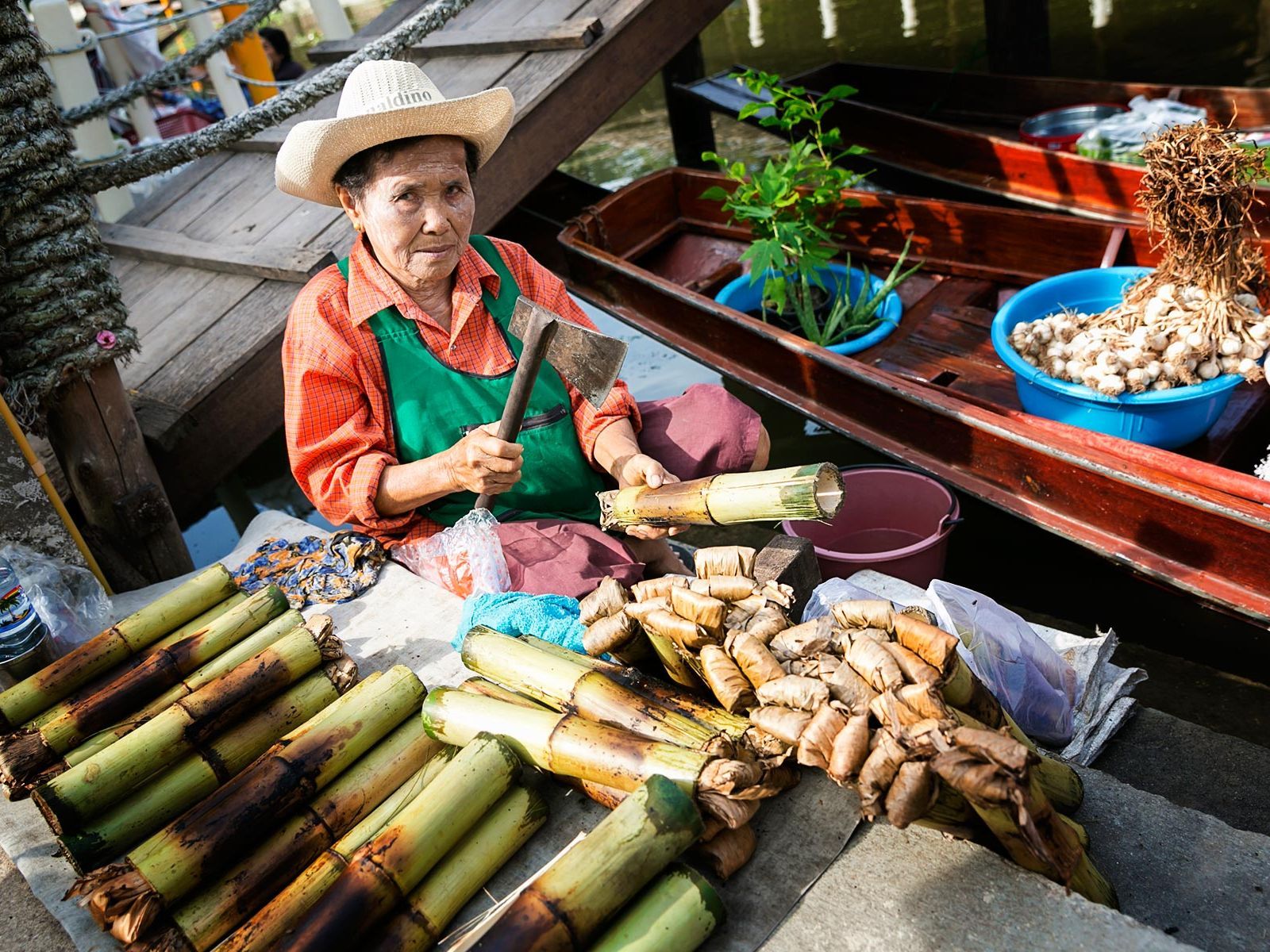 Tha Kha Floating Market | TakeMeTour