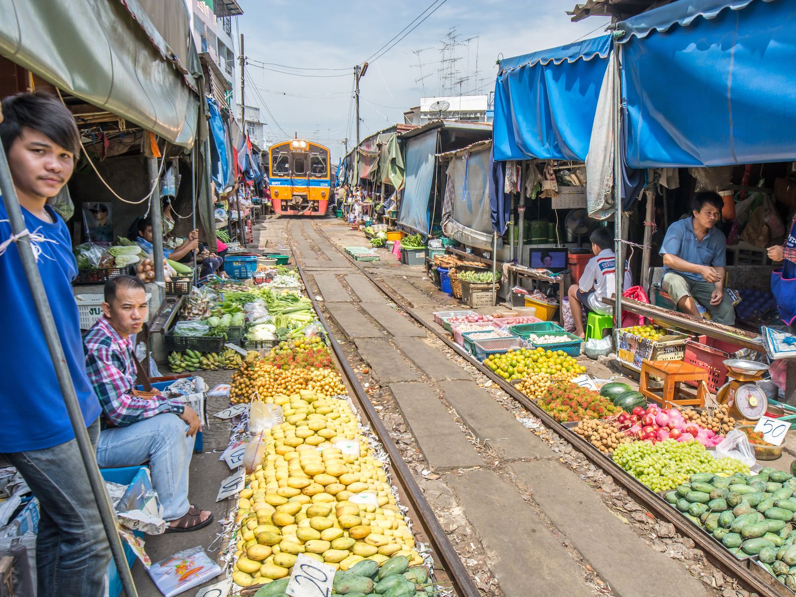 Maeklong Railway Market | TakeMeTour